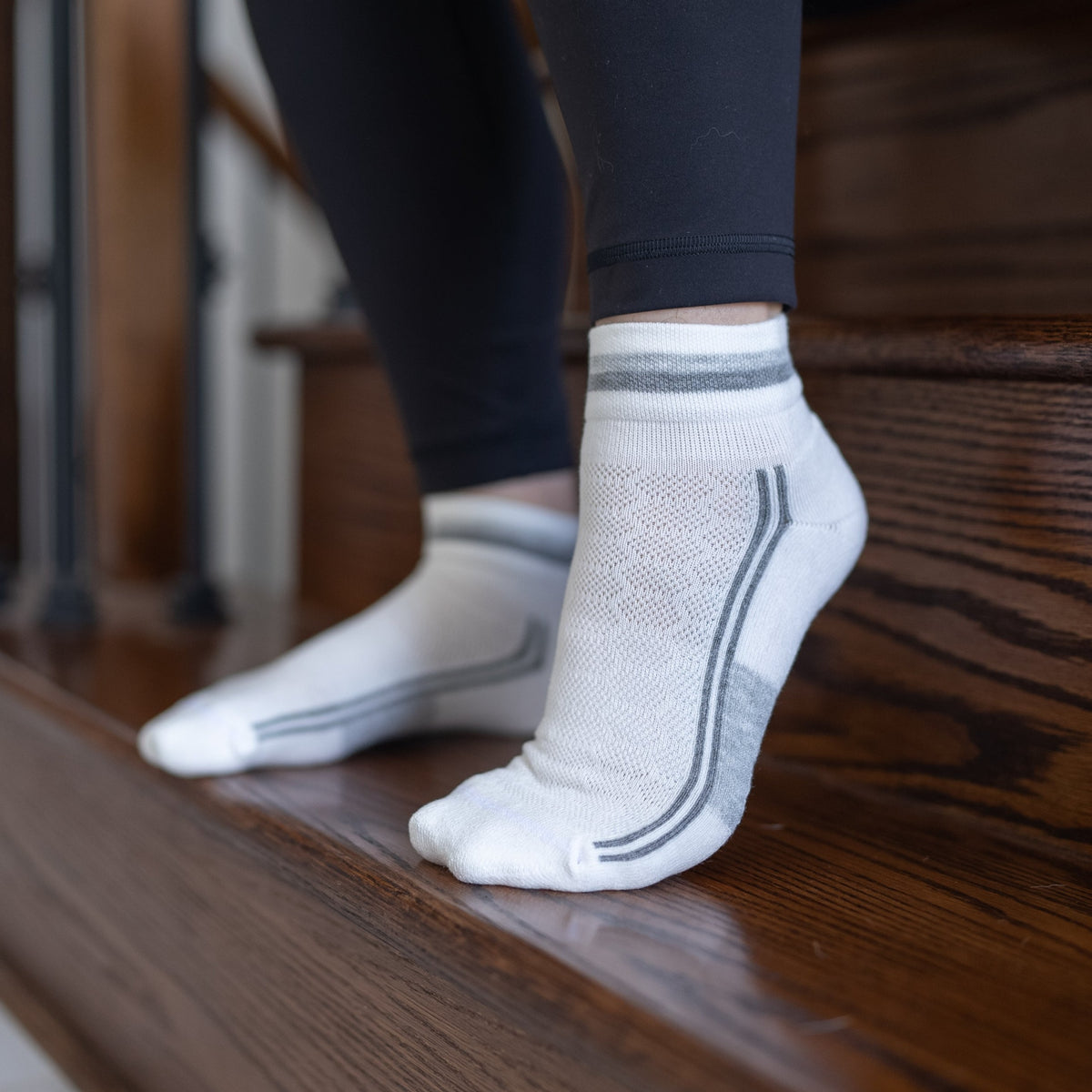 SILVER QUARTER SOCKS | WHITE – SixSox
